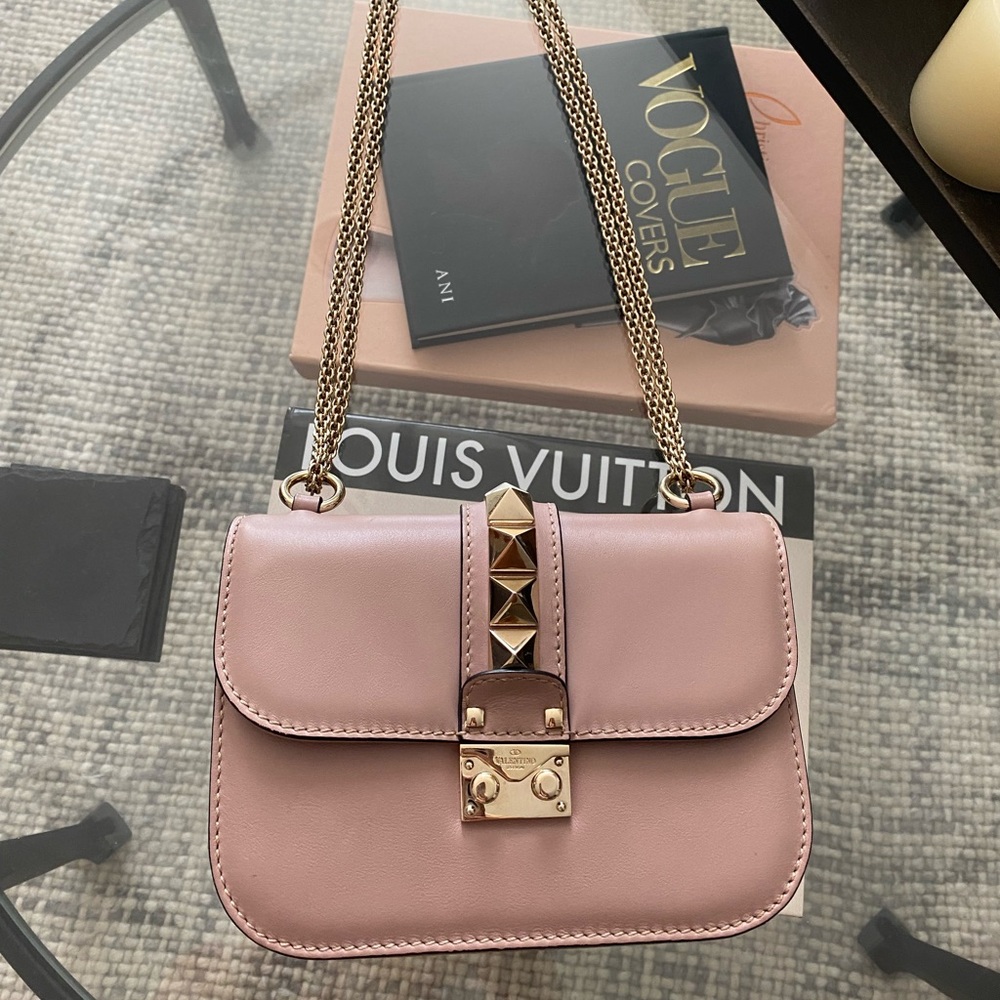 Valentino Glam Lock Bag In Powder - Gem